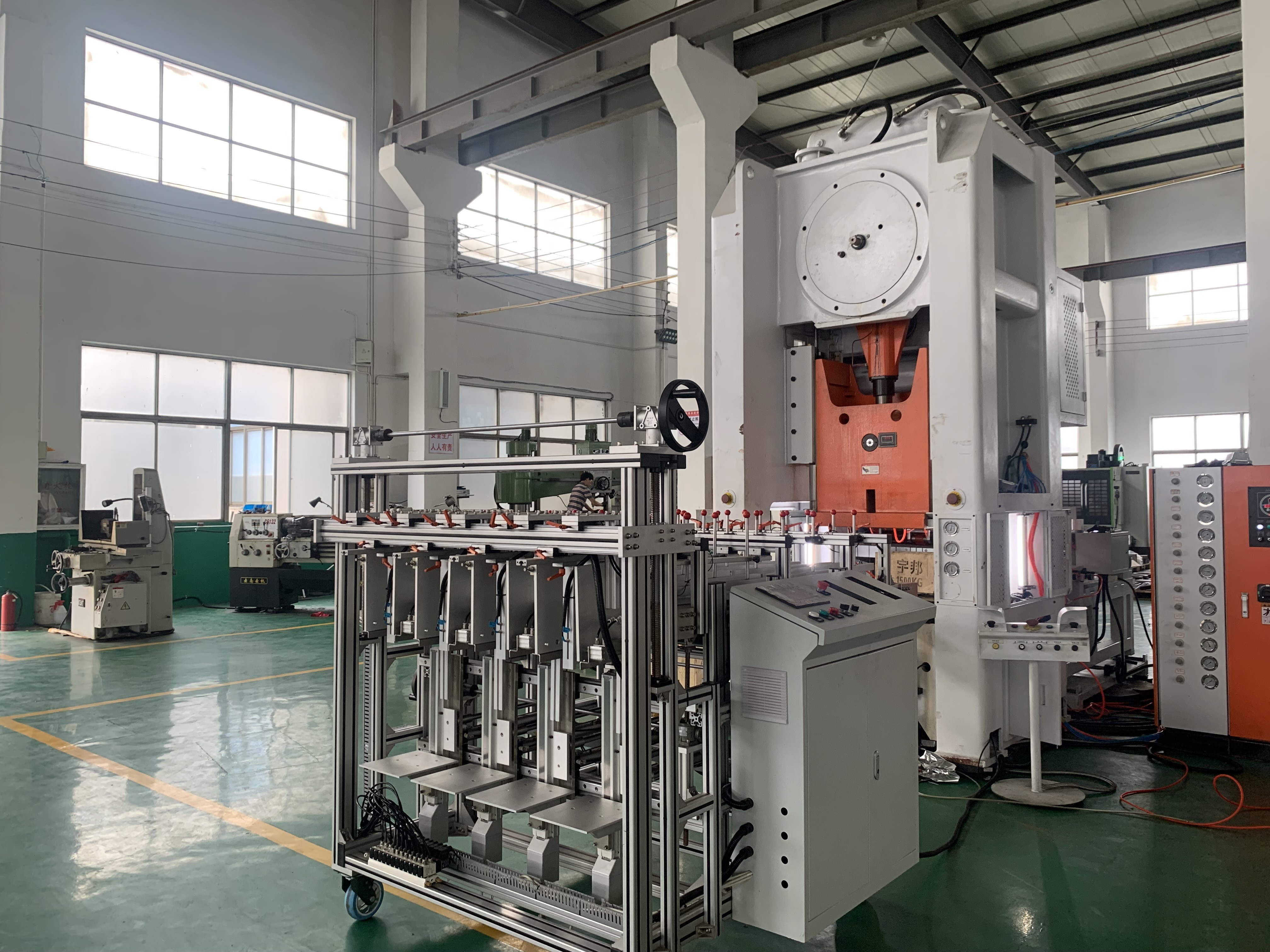 Customizable Semi Automatic Aluminium Foil Container Making Machine ...