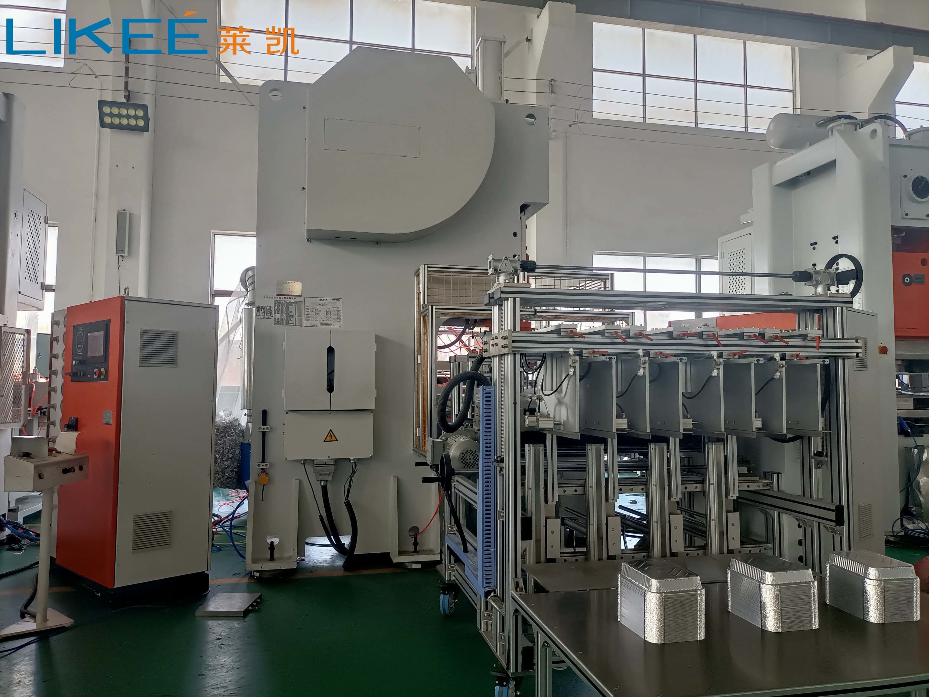 High Speed 3 Cavities Aluminium Foil Food Container Making Machine